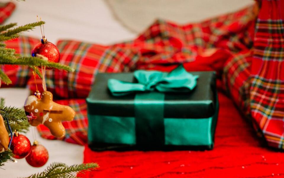 Struggling With Christmas Costs? Try These Creative Gift Ideas - NewsBreak