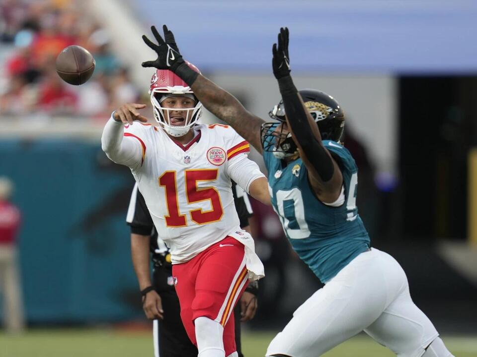 Seahawks add Jaguars pass rusher Trevis Gipson in exchange for a late-round draft pick in 2025