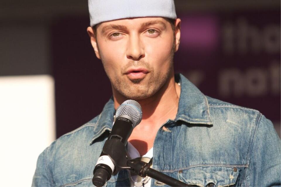 Joey Lawrence And Samantha Cope Expecting Baby Boy After Calling Off ...