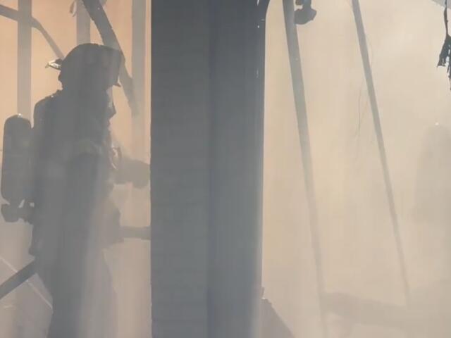 UPDATE: Crews respond to Waco fire, likely caused by heat lamp