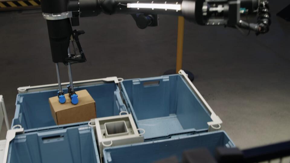 Amazon introduces 'Blue Jay' warehouse robot that performs multiple ...