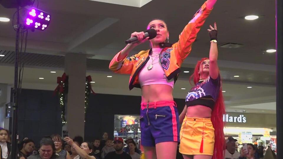 Fans Pack La Palmera for ‘K-Pop Demon Hunters’ Performance - NewsBreak