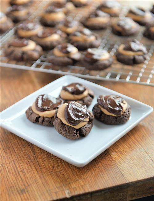 Wedding Cookie Table Community's latest cookbook features 240 recipes ...