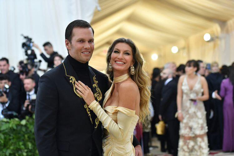Tom Brady's Daughter Vivian Looks Like Mom Gisele's Twin With Long ...