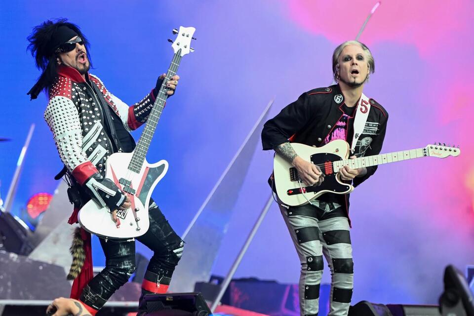 Motley Crue's New Set List - NewsBreak