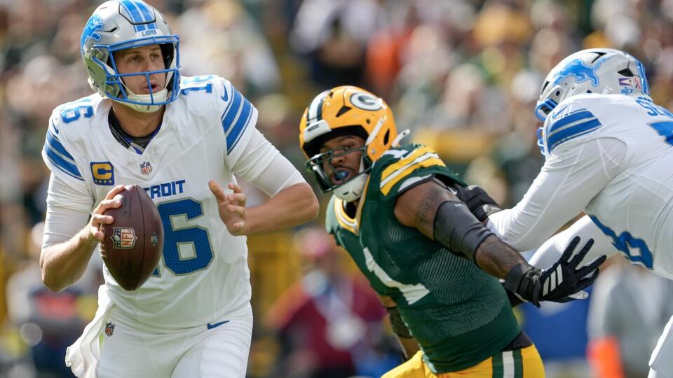 Jared Goff throws costly interception with Micah Parsons in his face ...