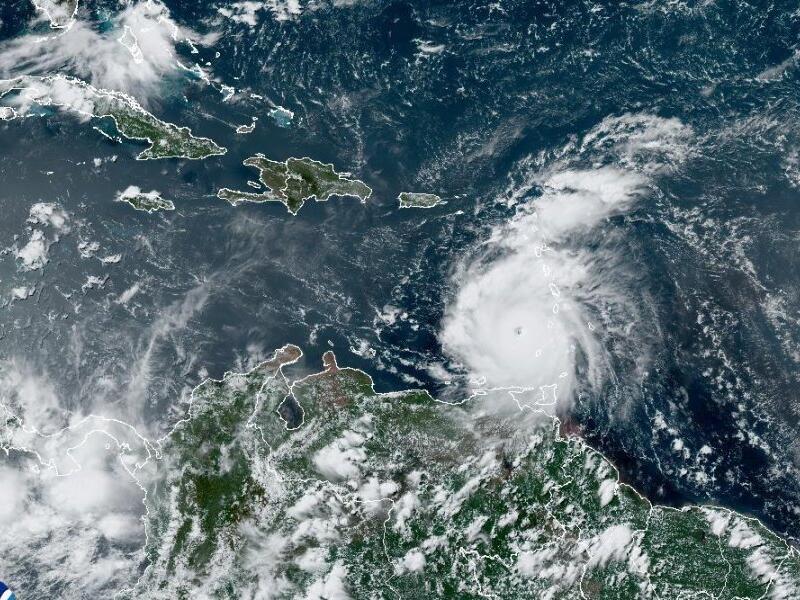 9-foot storm surge feared as Hurricane Beryl hits Windward Islands as Category 4 storm