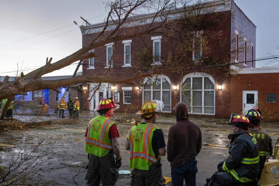 Powerful winds and reported tornadoes rip through the Midwest, leaving ...