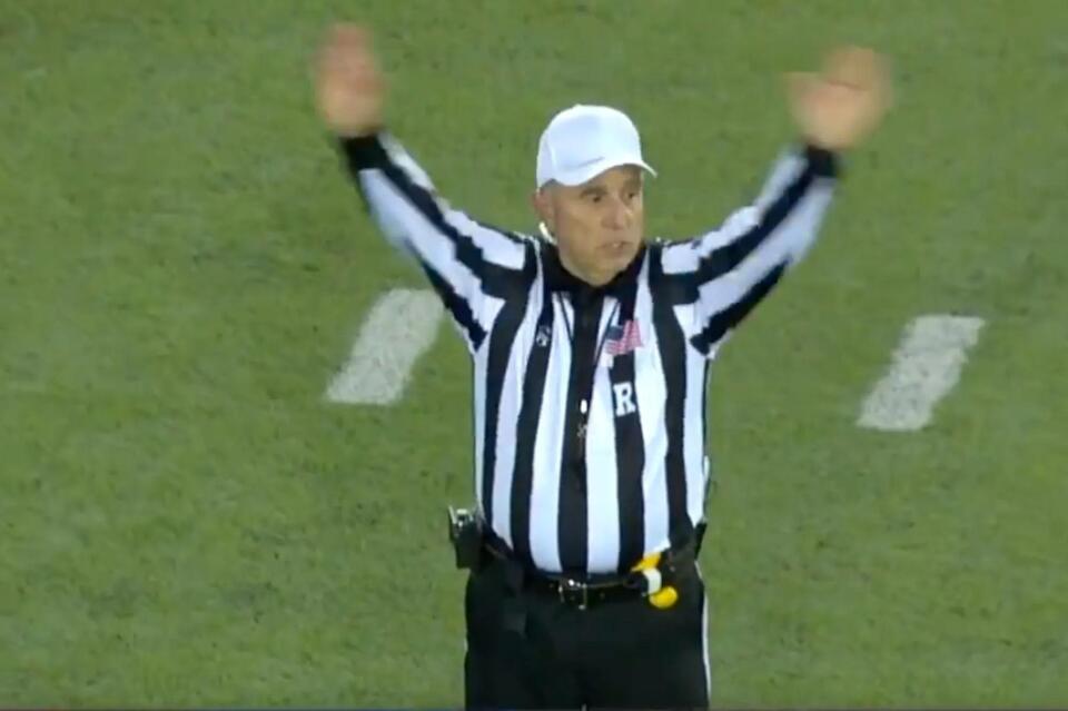 First Responder Bowl referee gets frustrated in unfortunate hot mic ...