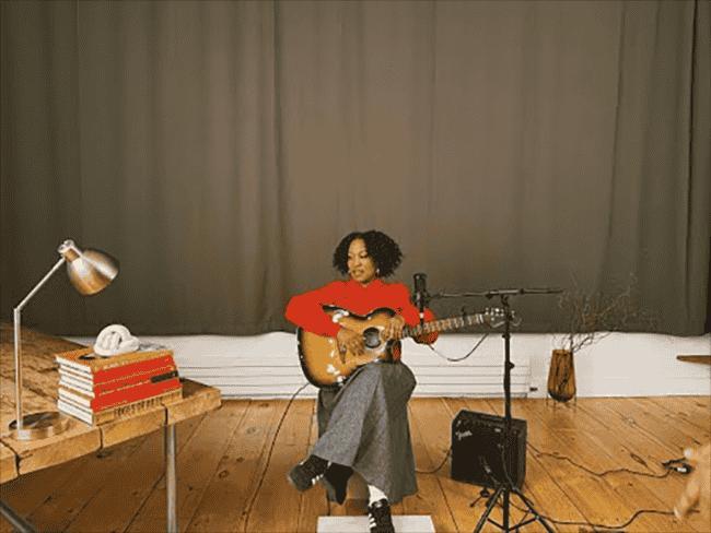 Singer Elle Winston shares acoustic performance of “Young Royals ...