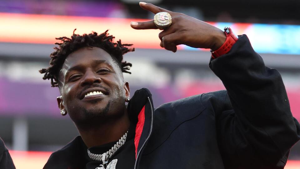 Antonio Brown had savage zinger for Bill Belichick - NewsBreak