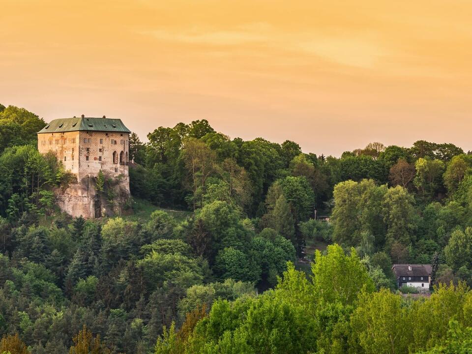 35 Facts About Houska Castle