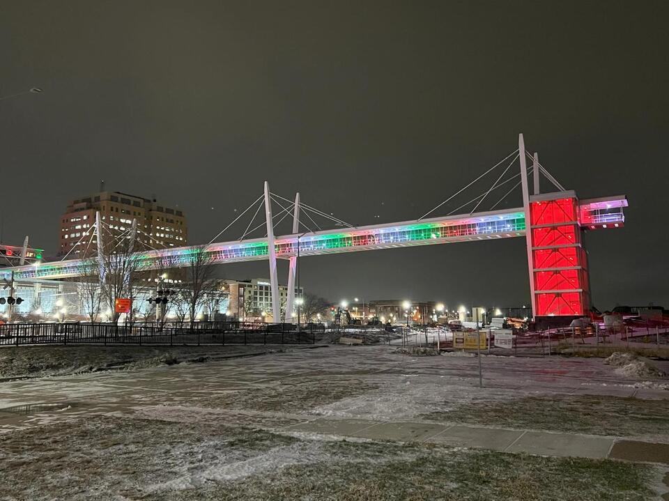 Davenport Installs New Light Shows In Skybridge - NewsBreak