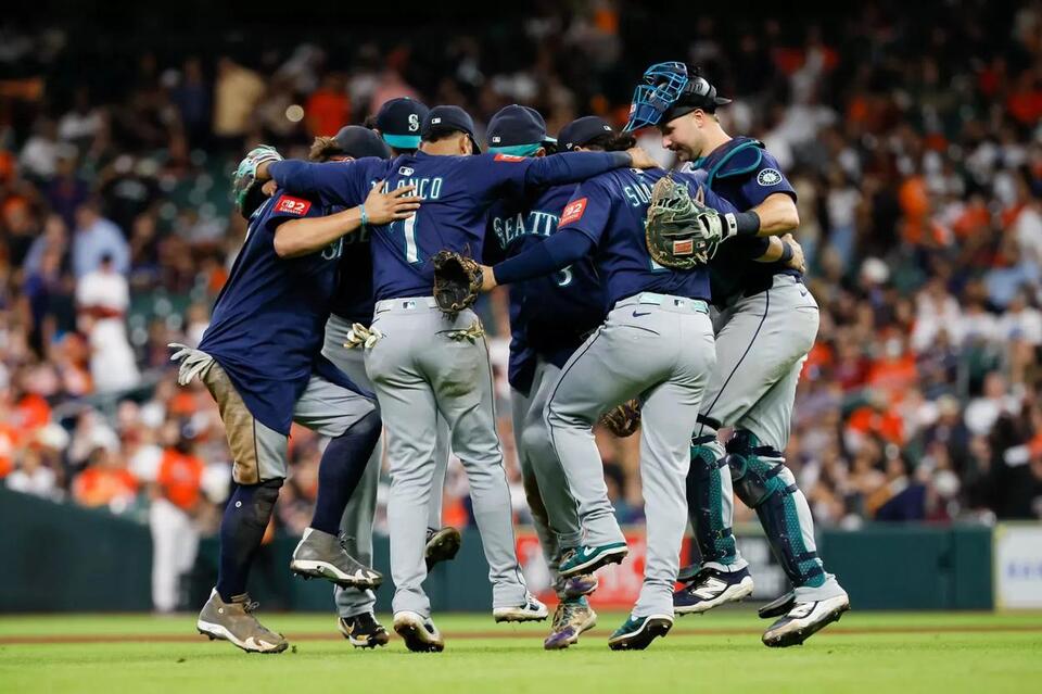 Commentary: Mariners, Seahawks, Washington Huskies give Seattle fans a rare weekend - NewsBreak