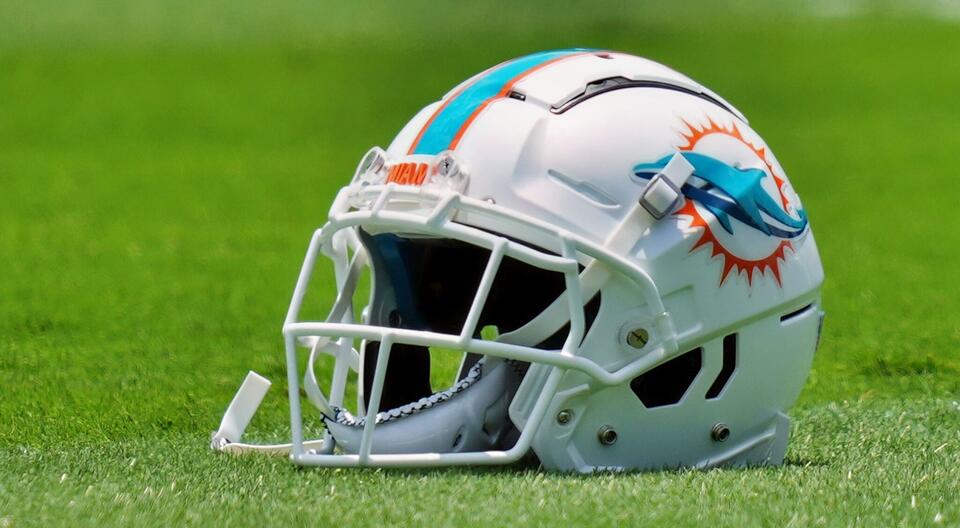 Miami Dolphins Legend Dies Suddenly — Cause Of Death Unknown - NewsBreak