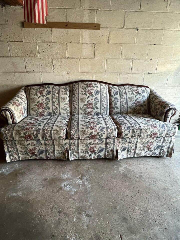 🎁 Freebies Up for Grabs in Fishkill — Furniture, Fitness Gear & More ...