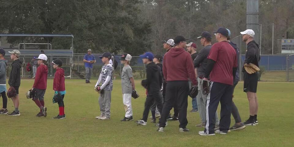 Bryan Henry and David Ross hold 17th annual Father-Son Baseball Camp ...