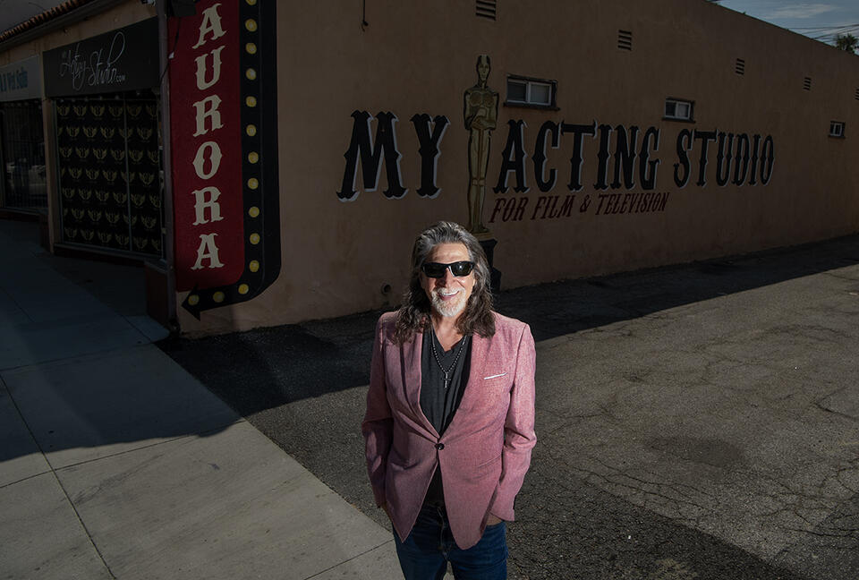 ‘White Rabbit Red Rabbit,’ a provocative Iranian play that upends the ...