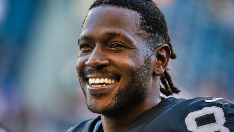 10 NFL Signings & Trades Where The Player Lied For Big Money - NewsBreak