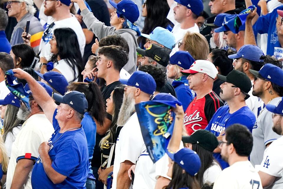 Dodgers Troll Blue Jays Fans With One Brutal Line - NewsBreak