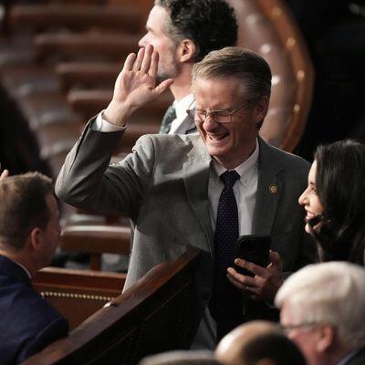 Republicans cheer, Democrats stand still as Trump walks in for joint ...