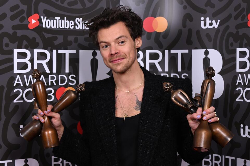 Harry Styles teases comeback with cryptic clues about new album - NewsBreak