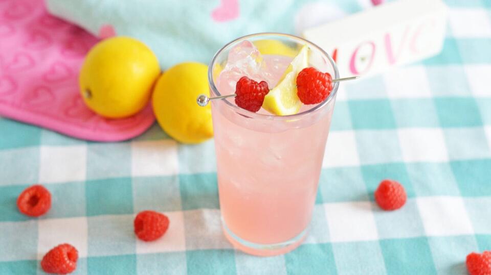 This Malibu and Pink Lemonade Cocktail Is the Easy Summer Drink You’ll ...