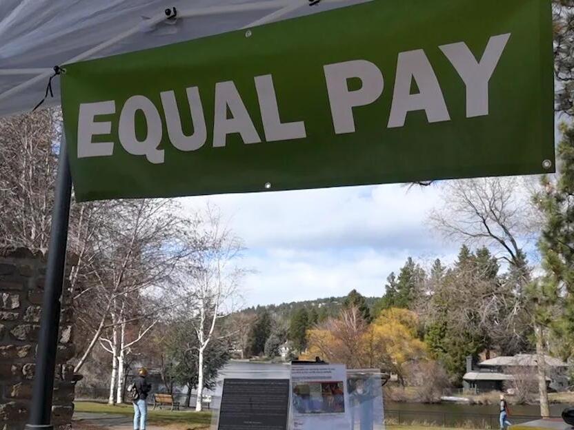 Bend artist showcases equal pay sculpture at downtown event ahead of ...