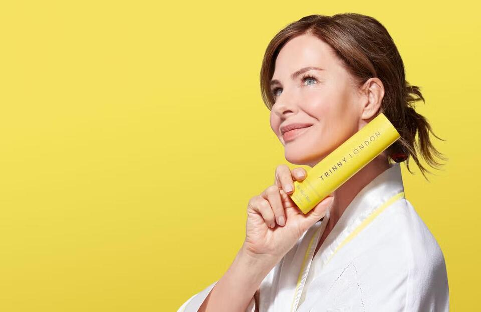 Trinny Woodall shows how ‘ghost waves’ are bringing hair to life for ...