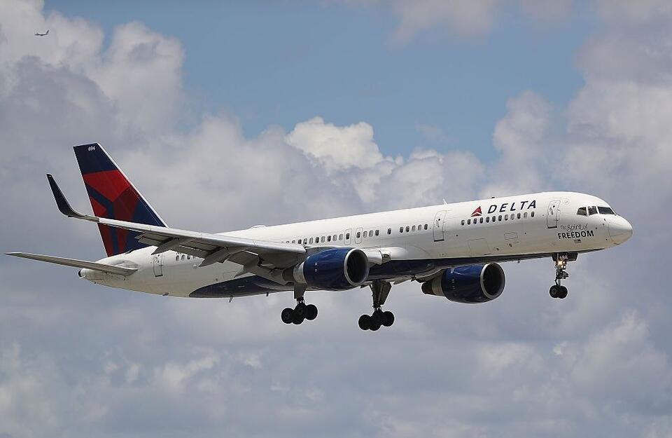 Delta Airlines Upgrades In-Flight Experience With Seatback Screens ...