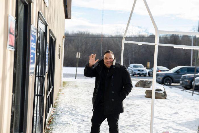 “Community Santa” Frankie Flowers now facing a felony charge - NewsBreak