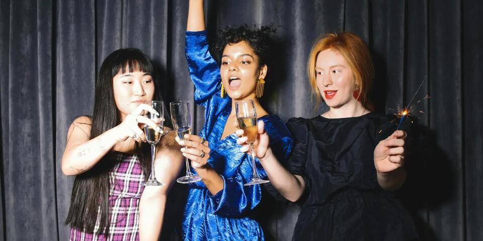 6 Birth Months Who Manifested Their Best Friends - NewsBreak