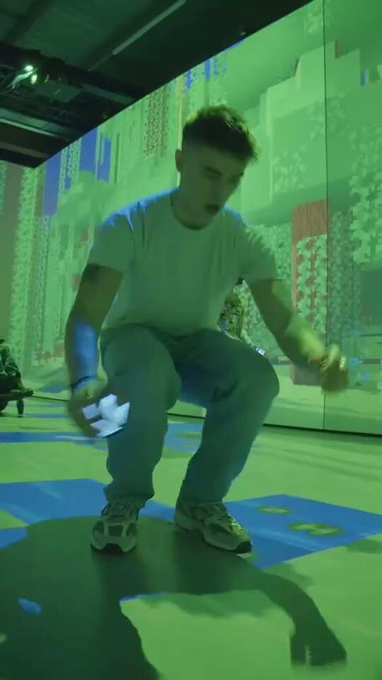 It’s time to explore, craft, and conquer. Minecraft Experience ...