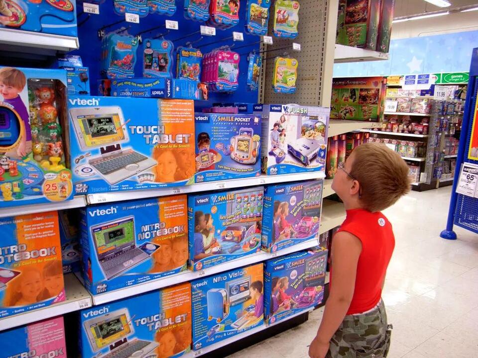 Toys “R” Us Back Outside — Holiday Pop-Up Hits Grapevine Mills - NewsBreak