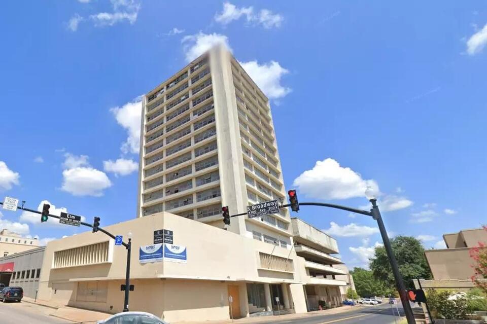 Bricks Falling From Hotel Lead To Road Shutdown In Tyler - NewsBreak