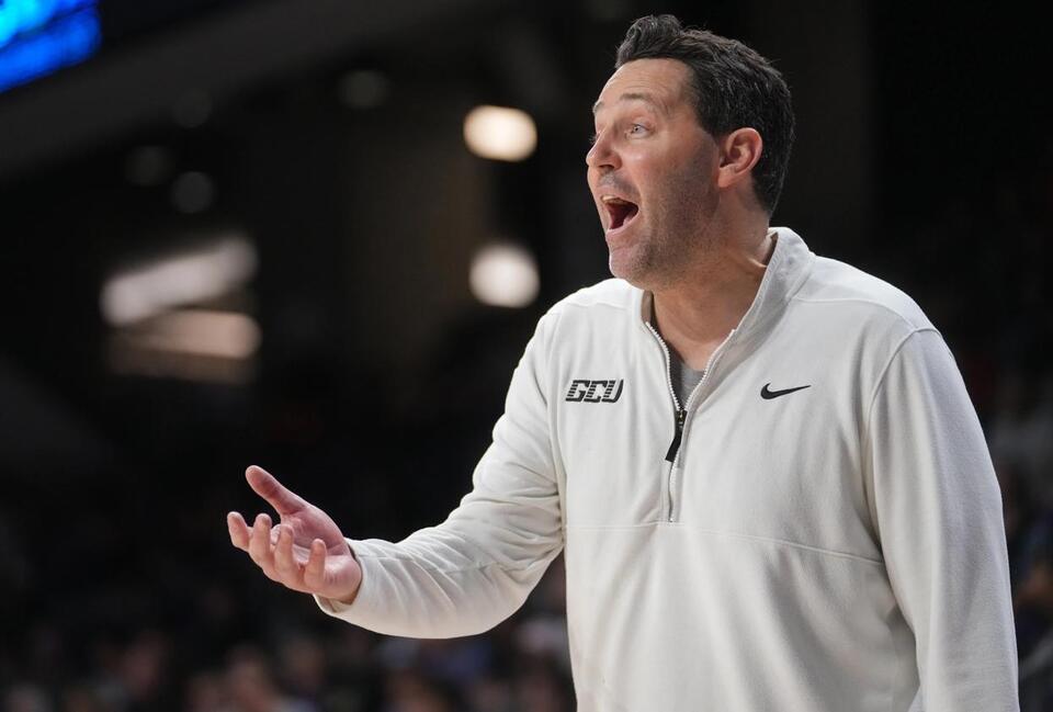 Arizona Digest. GCU coach Bryce Drew ejected in loss at New Mexico ...
