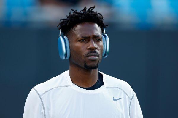 Antonio Brown waives extradition to Miami to face charges - NewsBreak