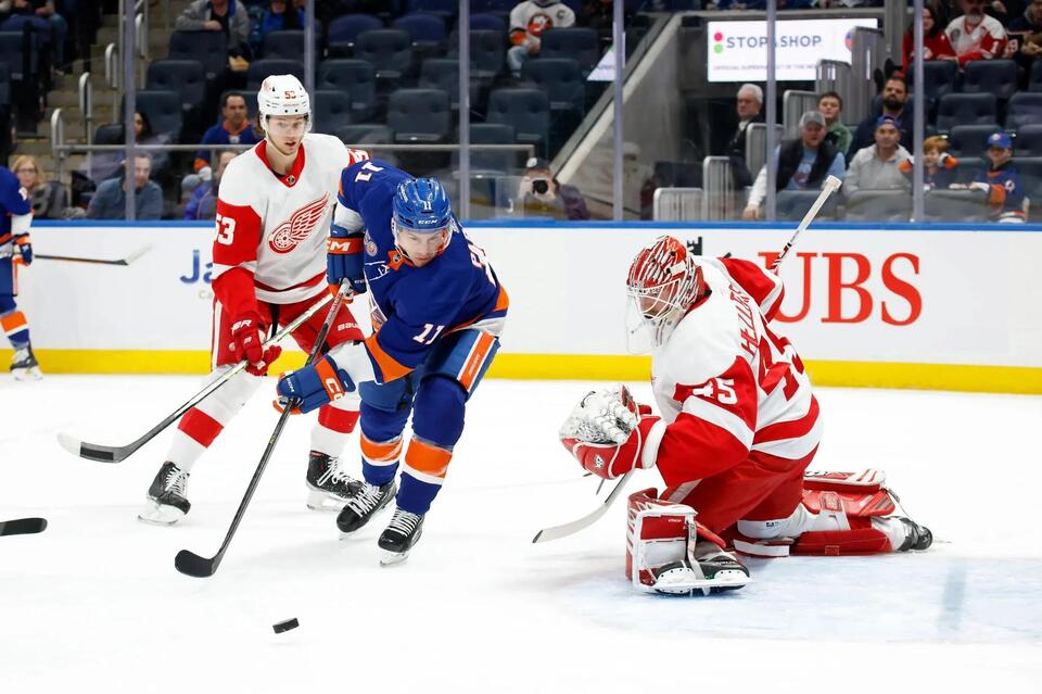 Zach Parise signs with Avalanche in surprise free-agent decision ...