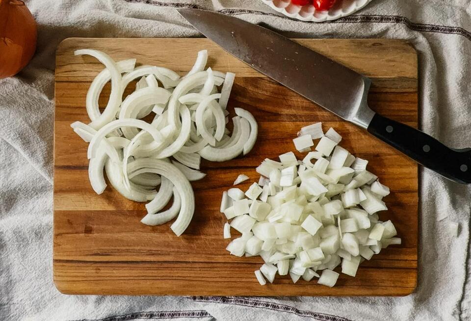 How to Chop an Onion Like a Real Chef (Two Ways!) - NewsBreak