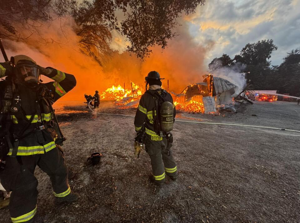 Massive Fire At Florida Feed Store Consumes Multiple Tractor-Trailers ...