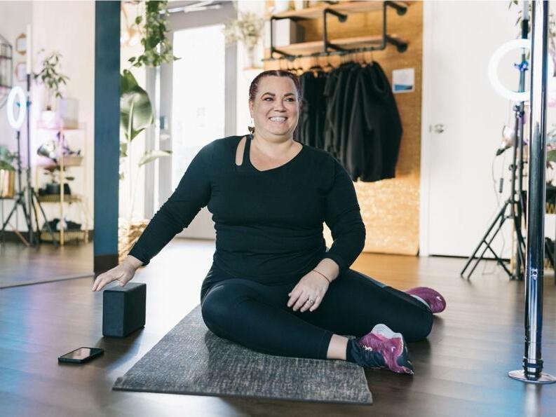 A strength and mobility coach recommends doing these four hip stretches ...