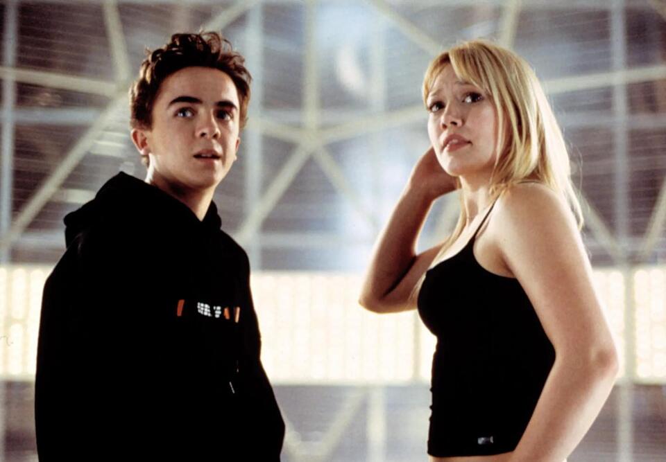 Frankie Muniz Hasn’t Spoken to Hilary Duff in 22 Years, Says Her Mom ...