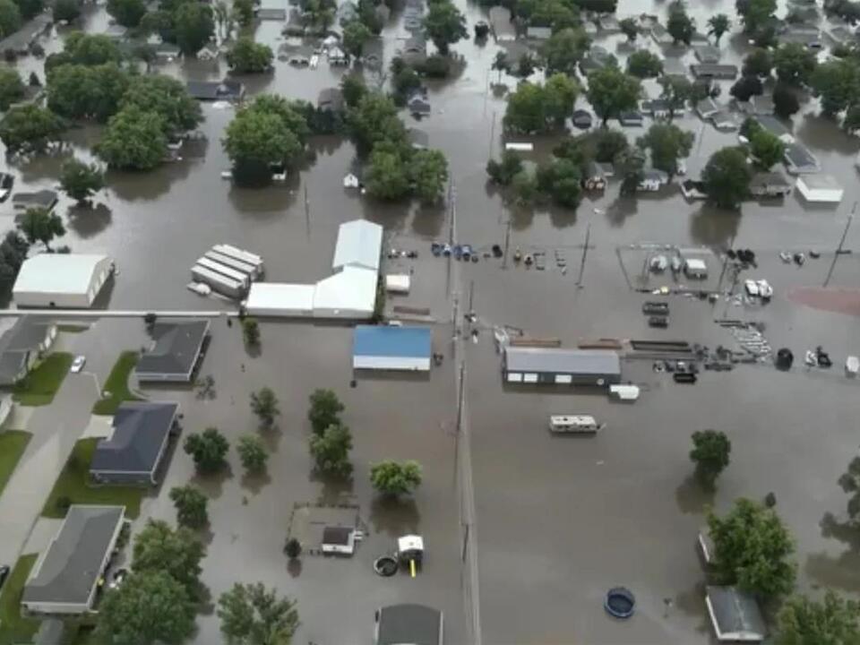 Helicopters scramble to rescue people in flooded Iowa town while much ...