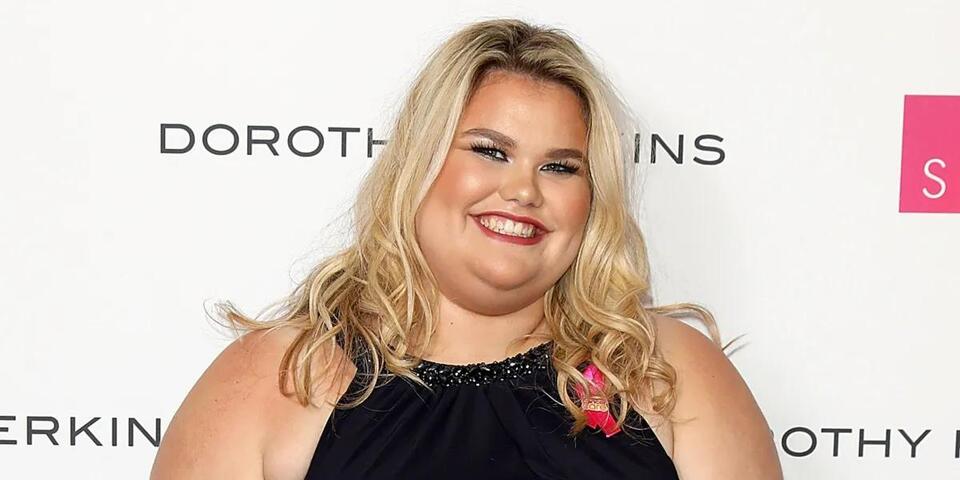 'Gogglebox' Star Amy Tapper Stuns Fans as She Shows Off Eight-Stone ...