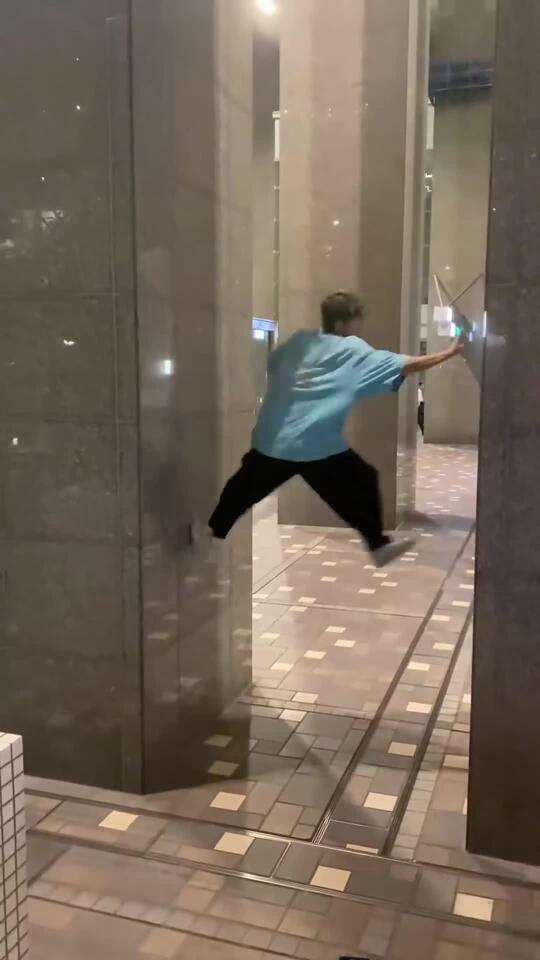 My guy got stuck in a loop IG shunpkfr Unreel Extreme Urban Parkour ...