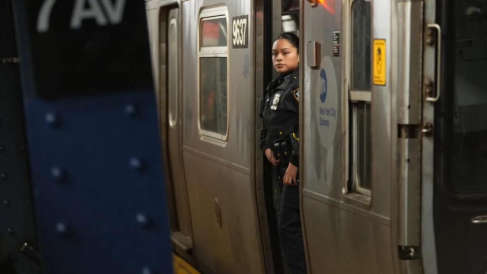 NYPD starting first wave of overnight subway patrols as part of Hochul ...