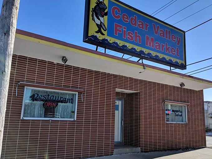 7 No-Frills Seafood Restaurants In Iowa That Are Totally Worth The ...