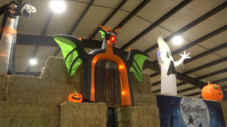 Family brings in over 400 bales of hay for a free Halloween maze ...