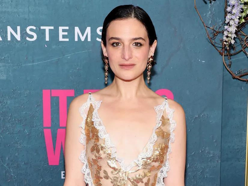 How Jenny Slate Reacted to Being Asked About It Ends With Us In New ...
