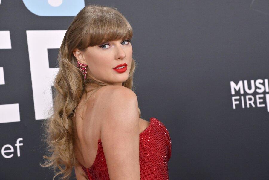 Taylor Swift's 'Life of a Showgirl' tops U.S. album chart - NewsBreak